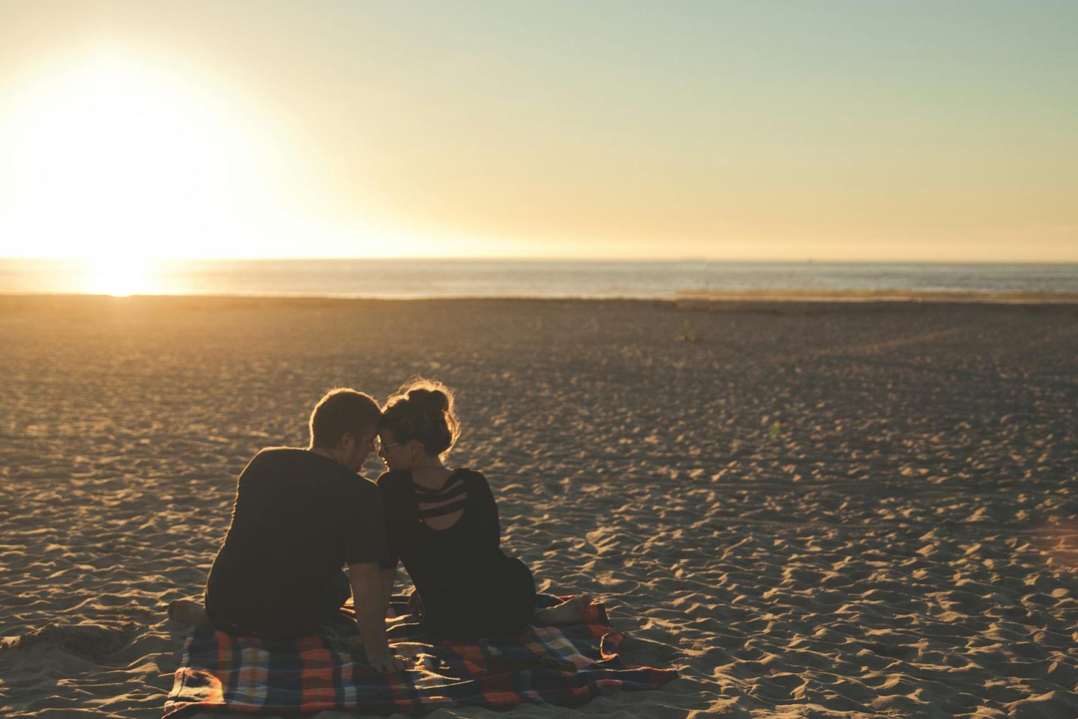 50 Inexpensive Date Ideas to Impress and Save | Due