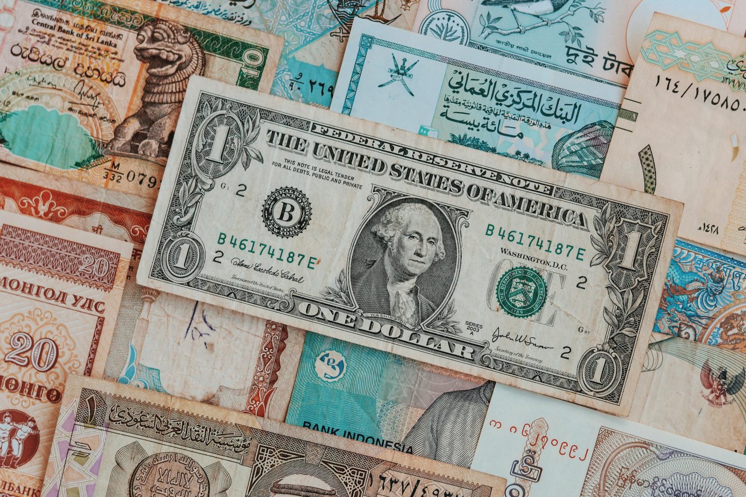 Dollar Falls on Trump's Inauguration Day